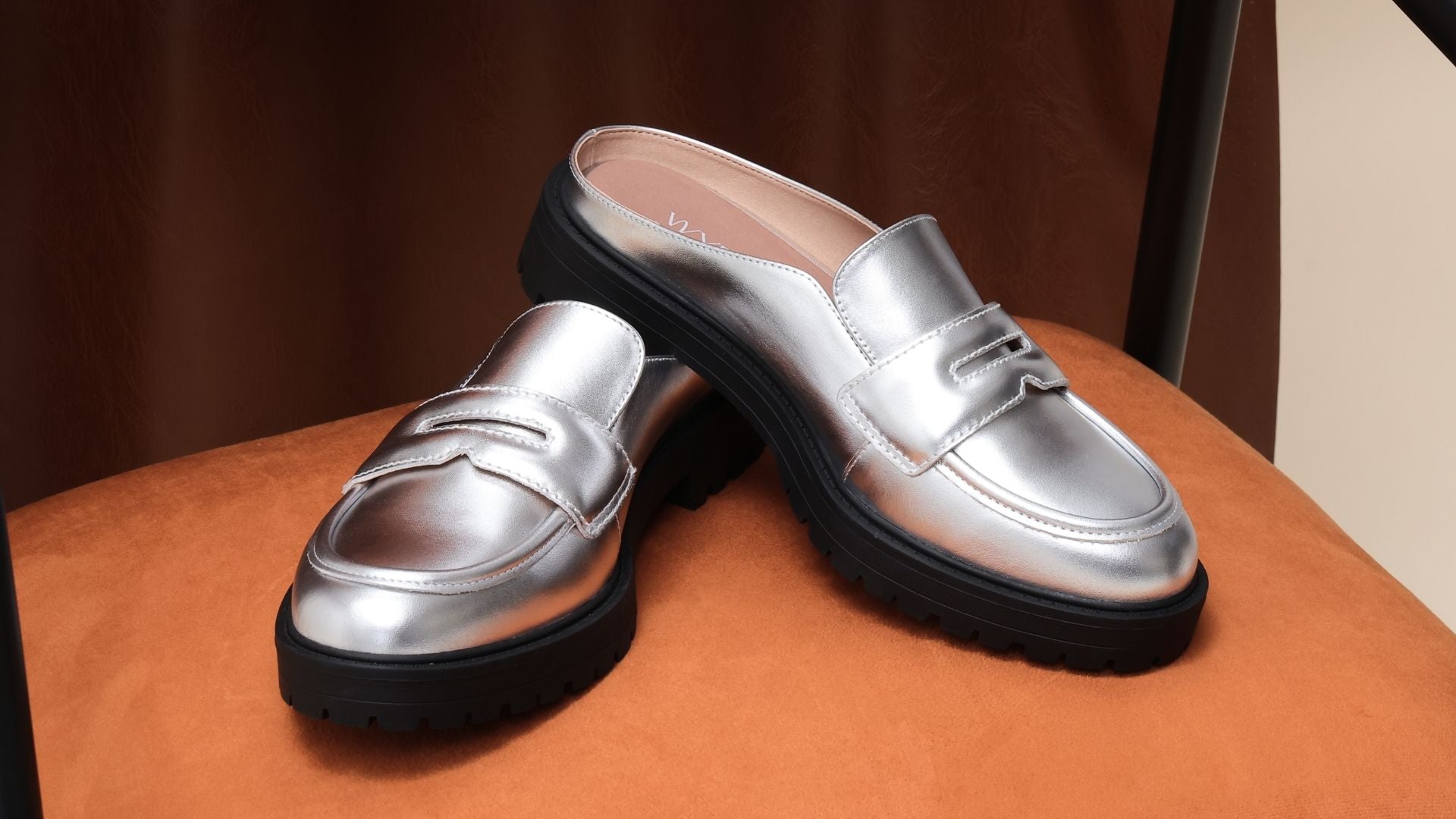 7 Best Types Of Wide Fit Flats For Wide Feet - Wydr